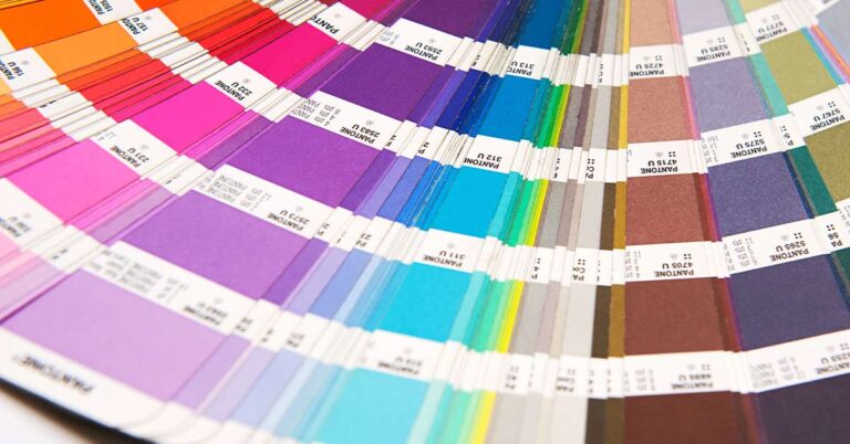 Escala Pantone: Como Funciona e Onde é Aplicada - artesgraficas.com.br